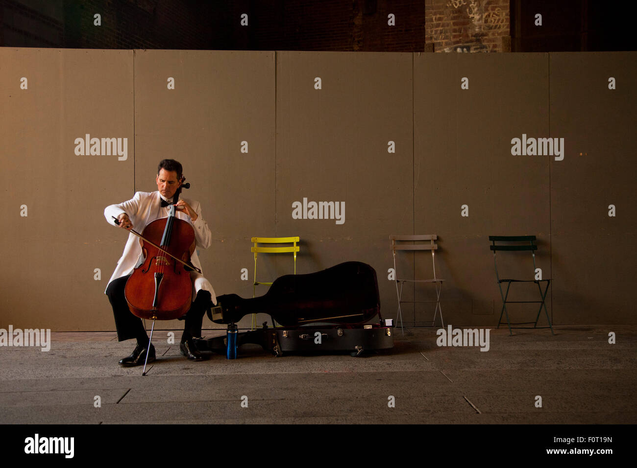 Manhattan performance hi-res stock photography and images - Alamy