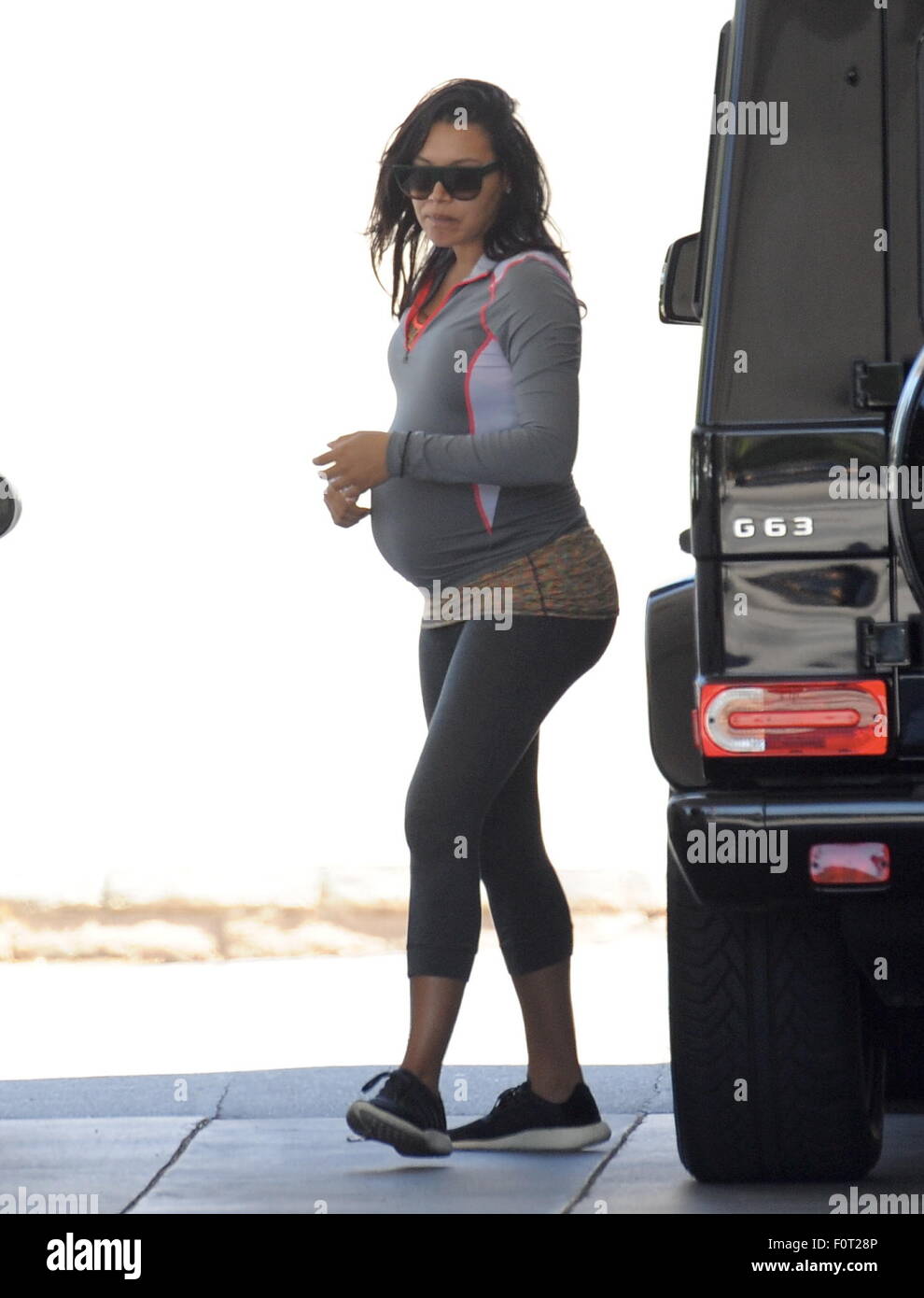 Pregnant Naya Rivera shows off her baby bump while running errands in ...