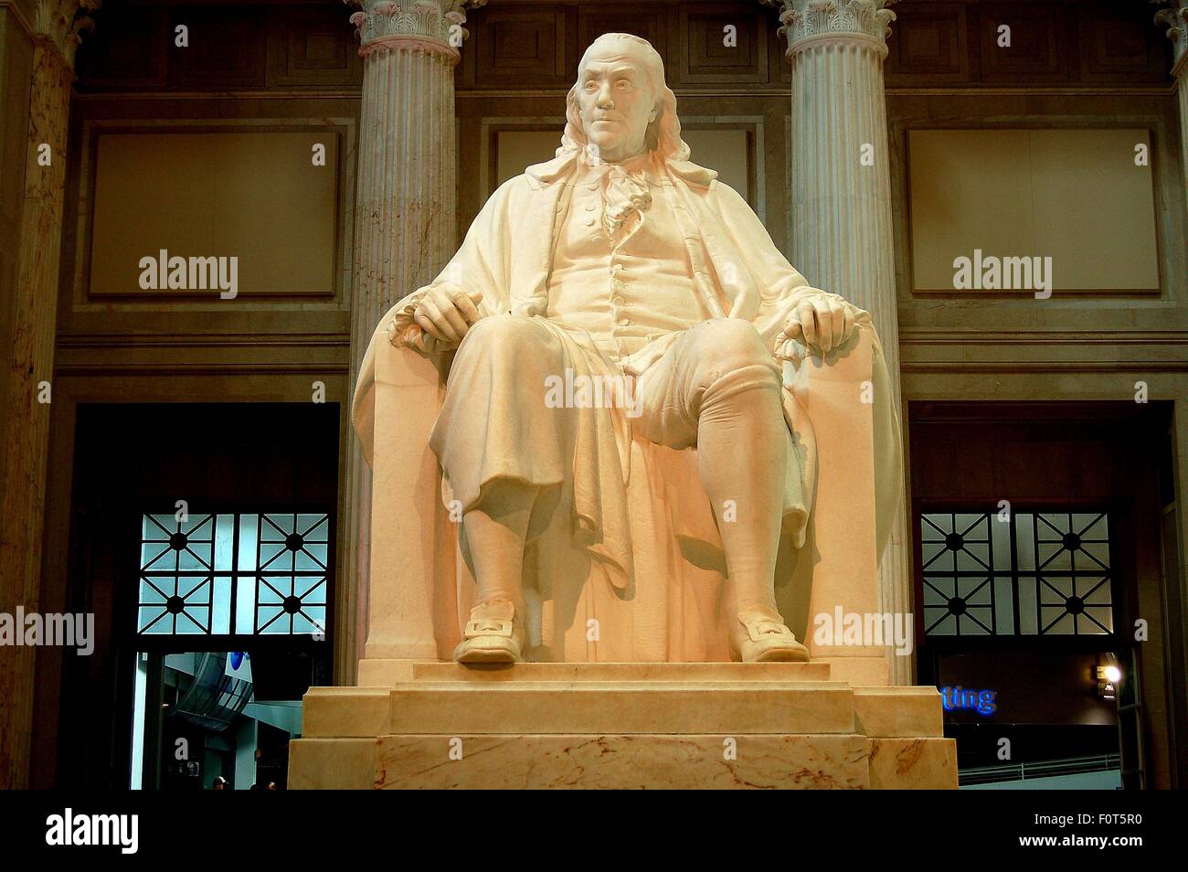 Philadelphia, Pennsylvania: Seated sculpture of Benjamin Franklin at ...