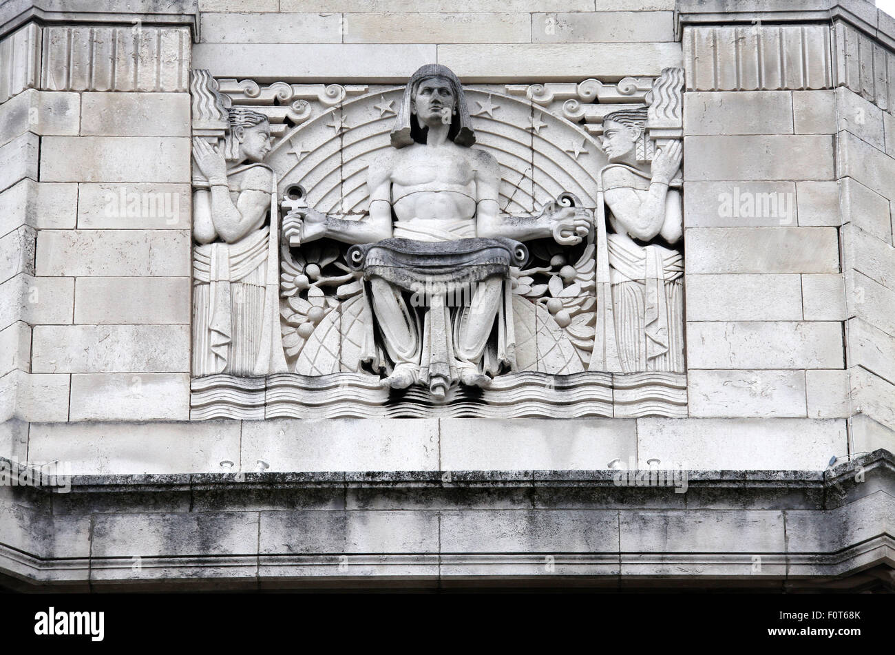 Architectural carving by Alfred and William Tory on the Central Library ...