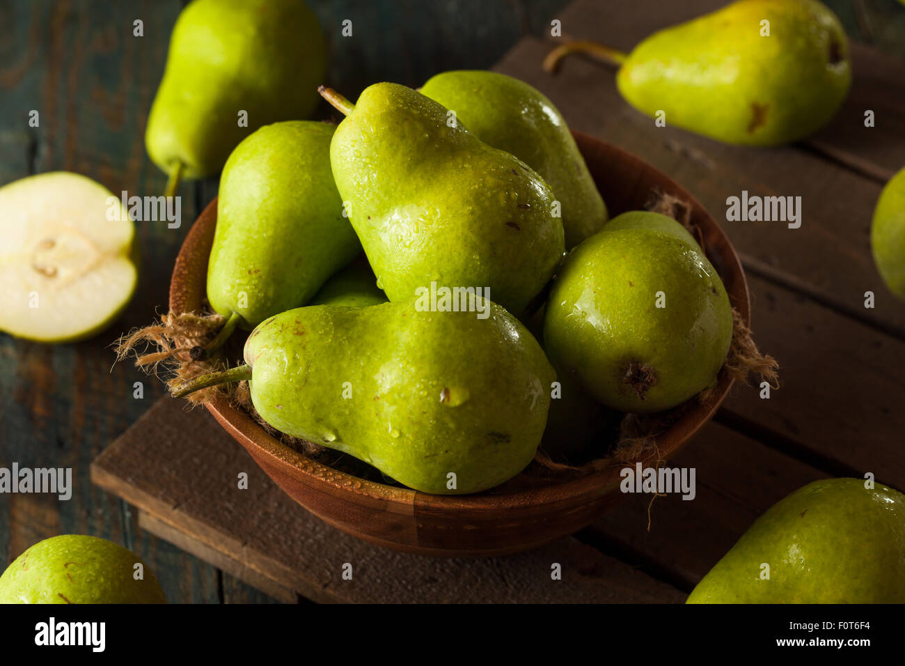 Green Organic Bartlett Pears in a Bowl Stock Photo - Alamy