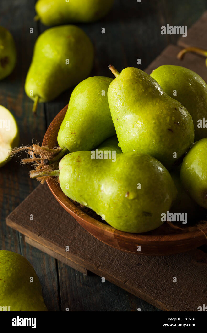 Green Organic Bartlett Pears in a Bowl Stock Photo - Alamy