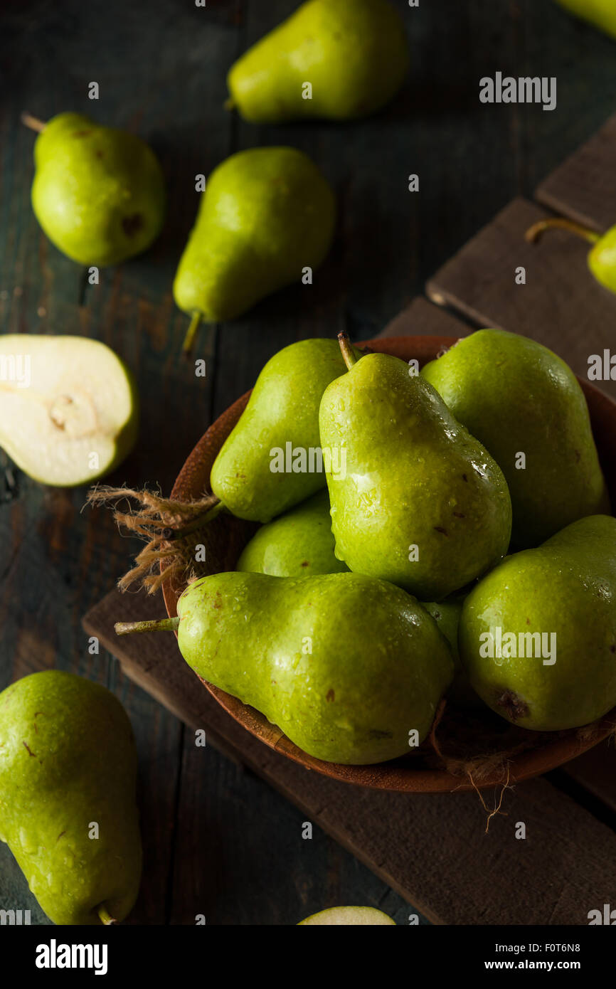 Green Organic Bartlett Pears in a Bowl Stock Photo - Alamy
