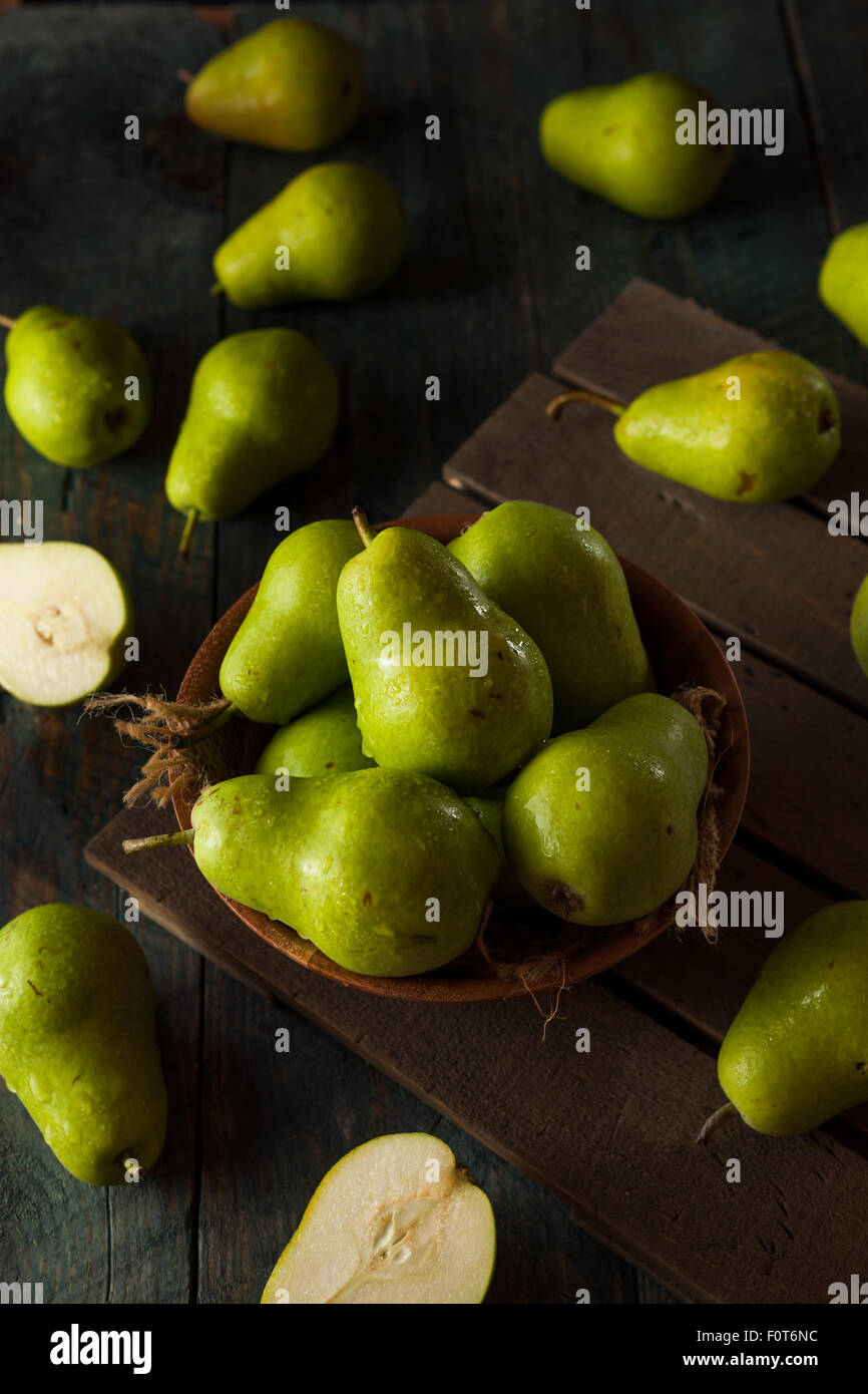 Green Organic Bartlett Pears in a Bowl Stock Photo - Alamy