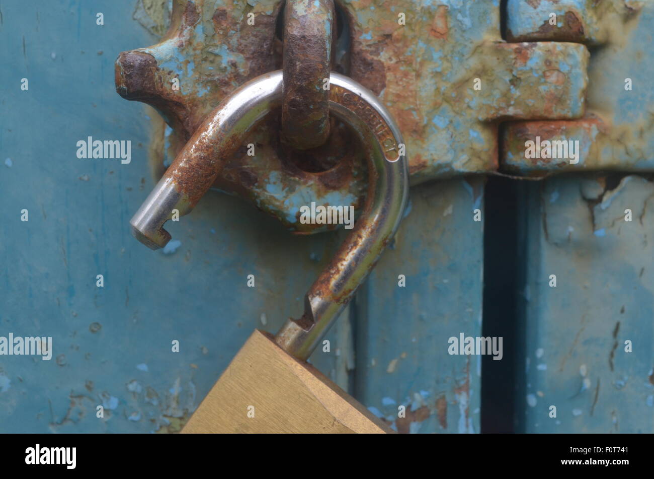 Open pad lock Stock Photo - Alamy