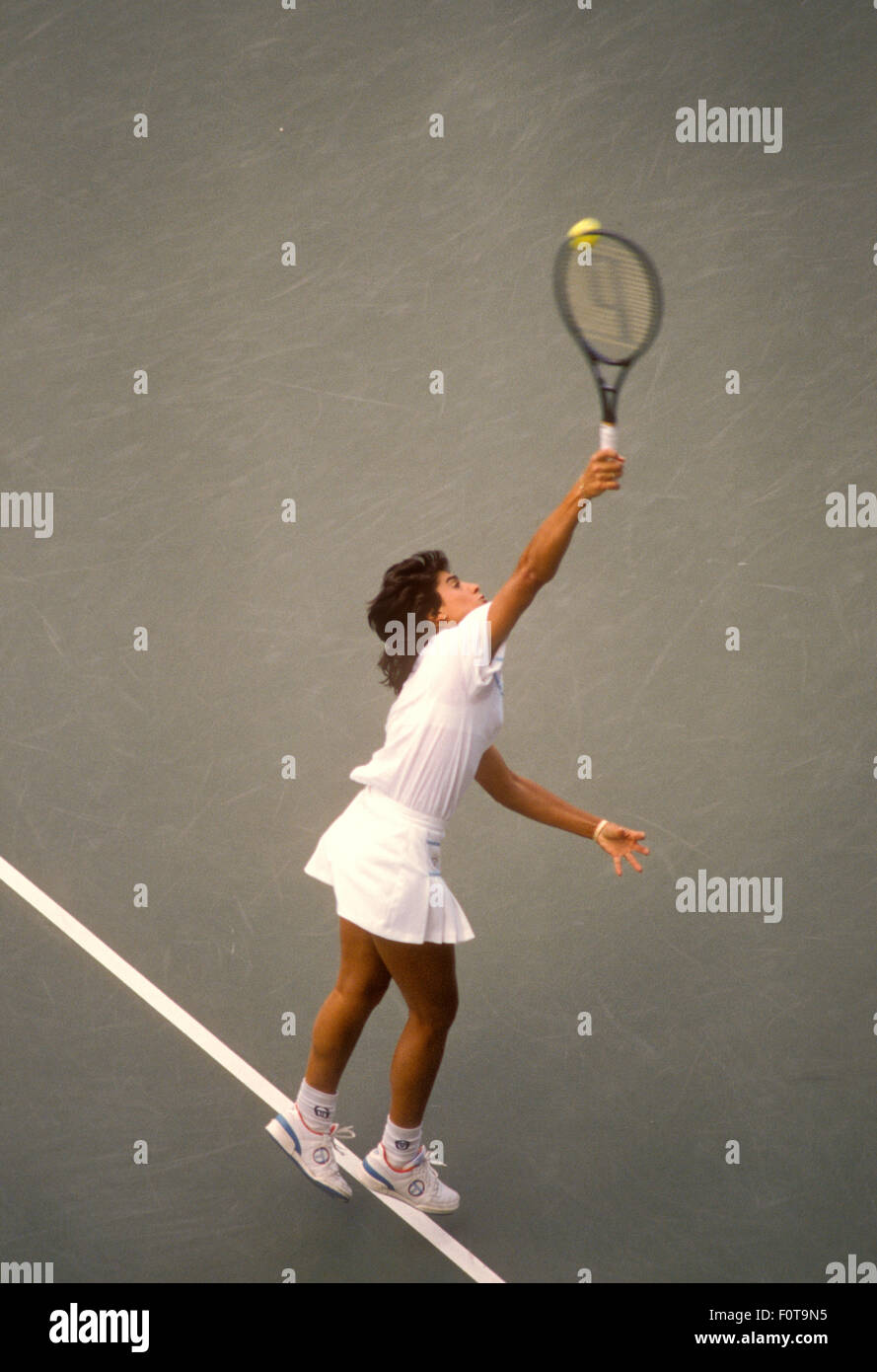 Gabriela sabatini playing hi-res stock photography and images - Alamy