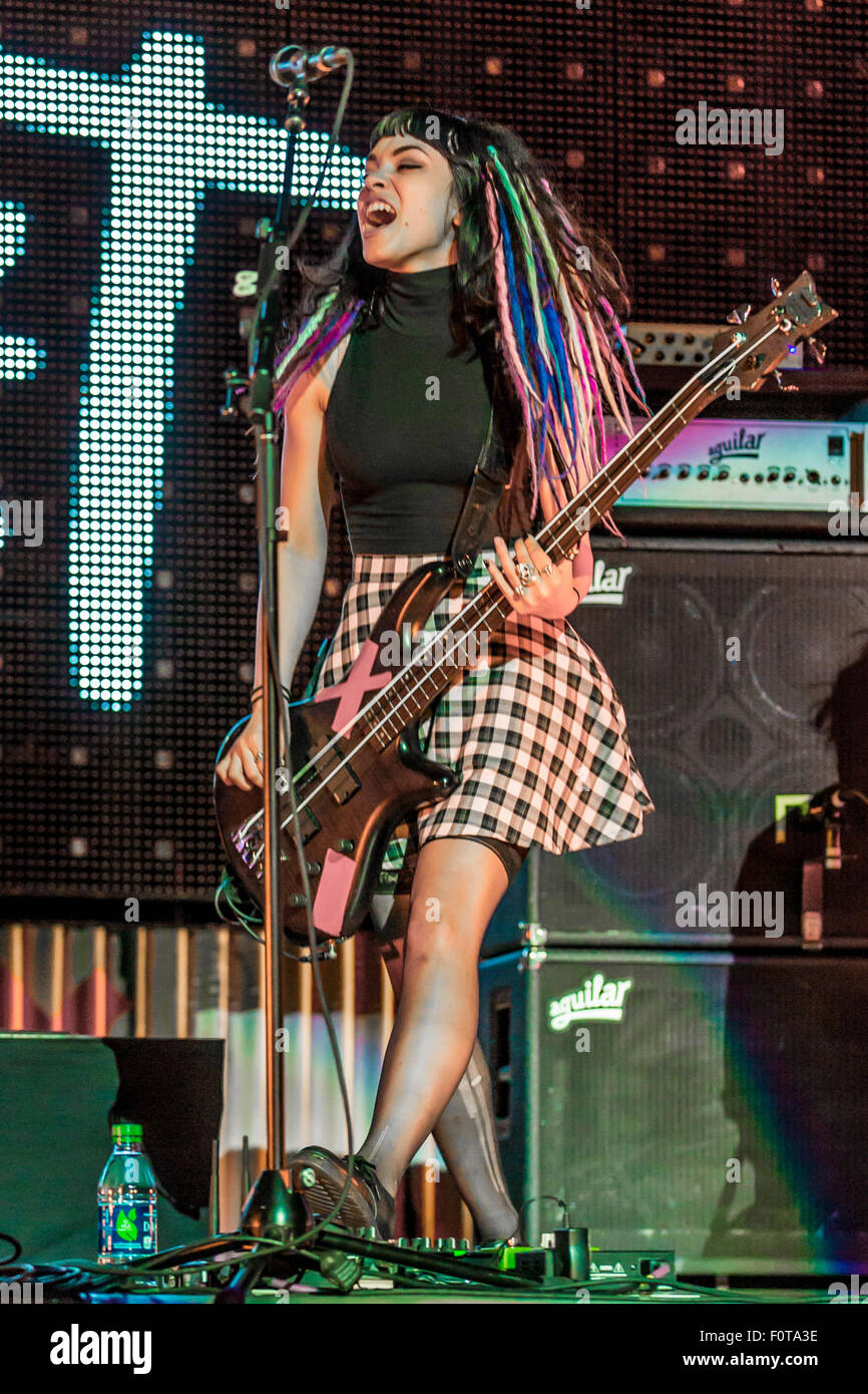 Auburn Hills, Michigan, USA. 19th Aug, 2015. RENA LOVELIS of HEY VIOLET ...