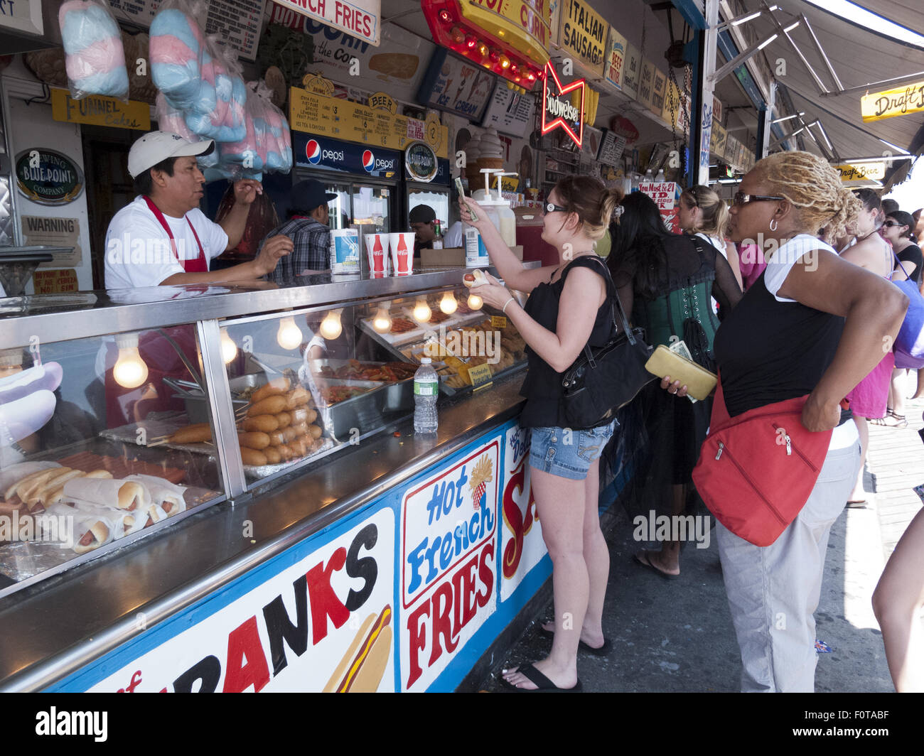 Concession food hi-res stock photography and images - Alamy