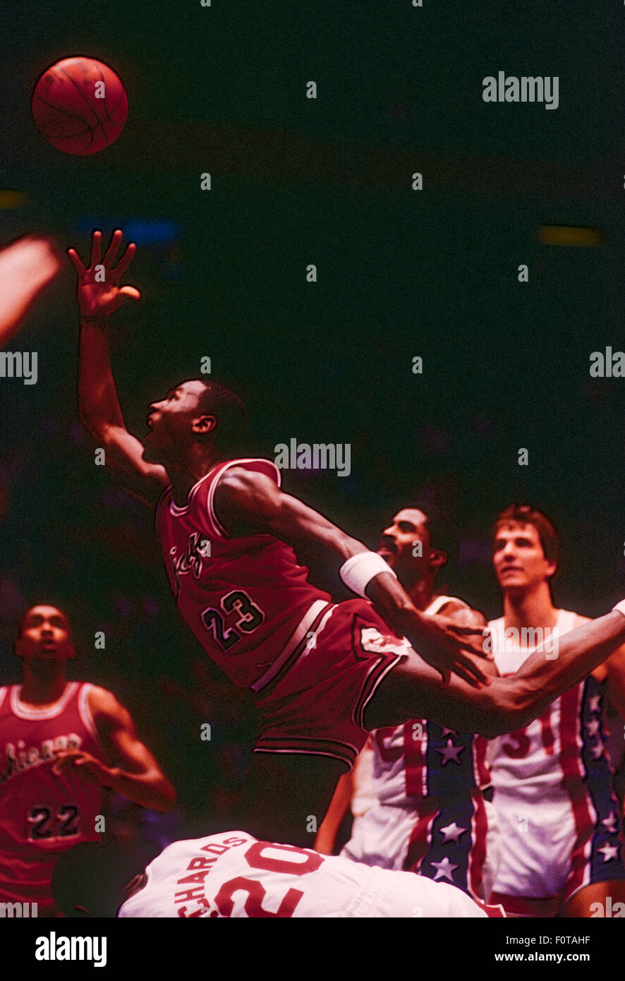 Michael Jordan competing for the NBA Chicago Bulls Stock Photo - Alamy