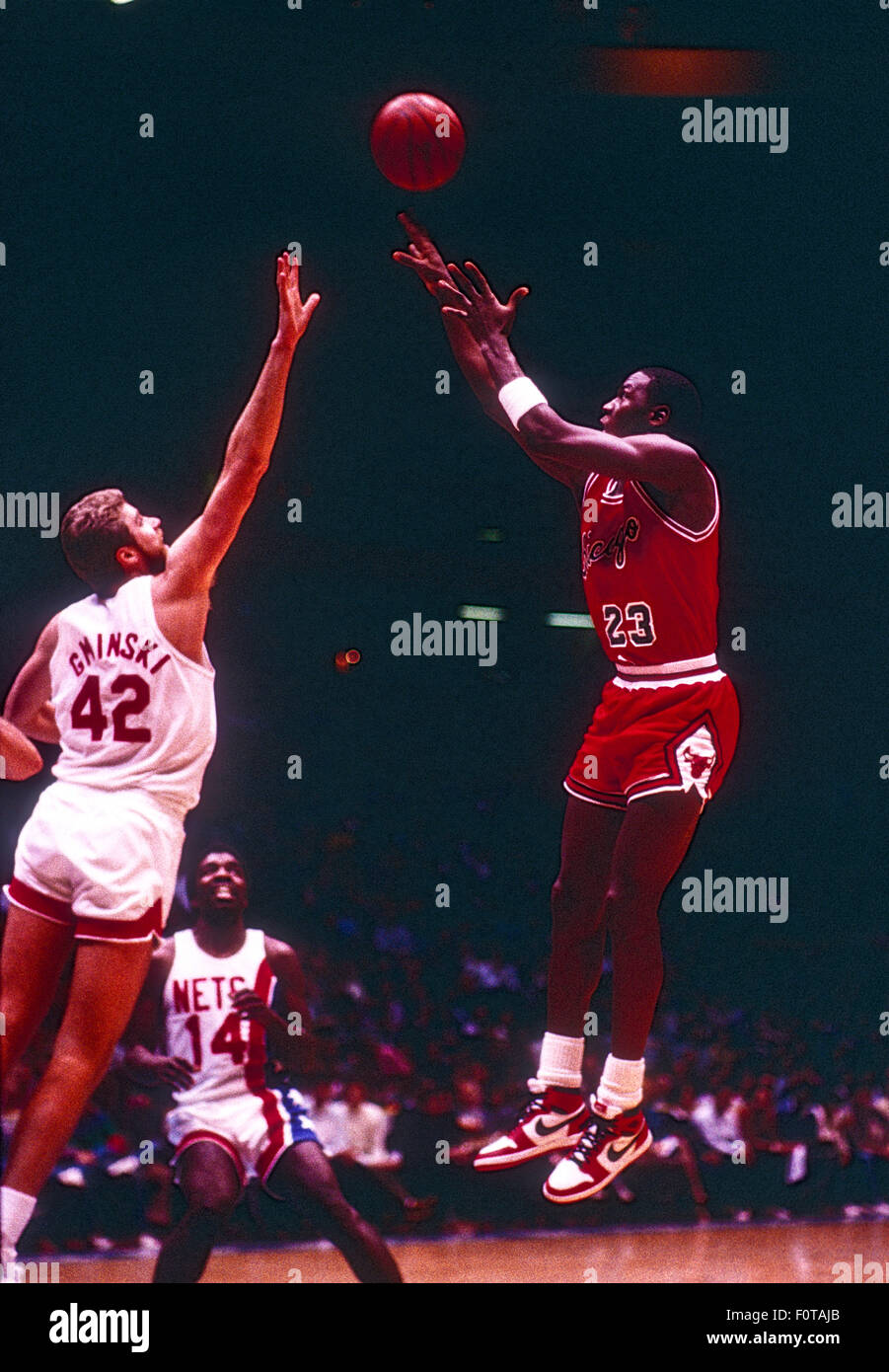 Michael Jordan competing for the NBA Chicago Bulls Stock Photo - Alamy