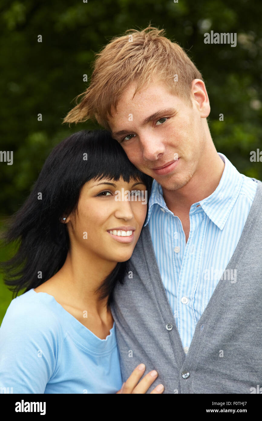 Woman leaning on her boyfriend's shoulder Stock Photo - Alamy