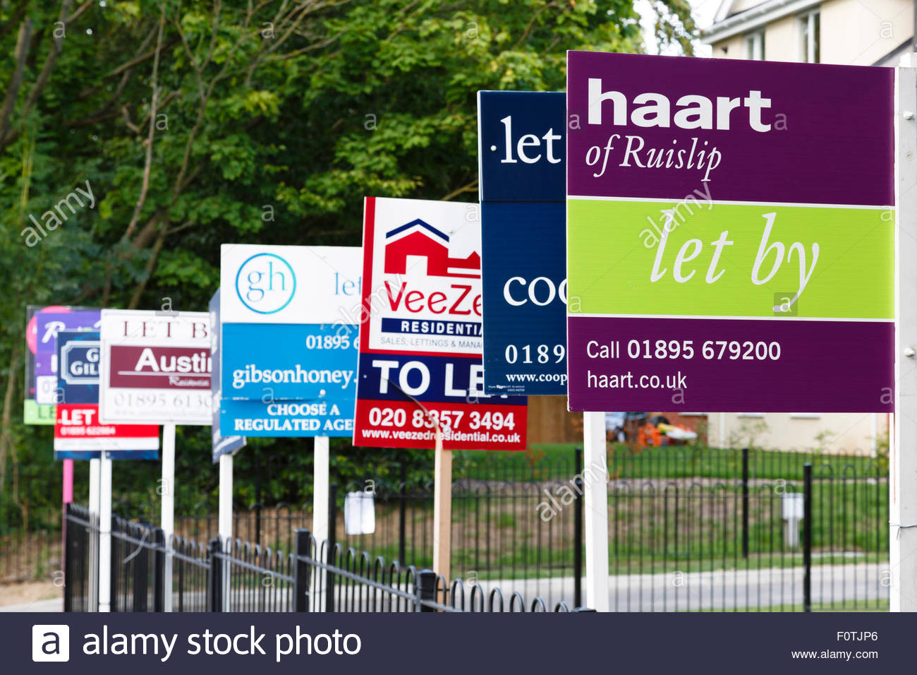Estate Agents Letting Signs Stock Photos & Estate Agents Letting Signs ...