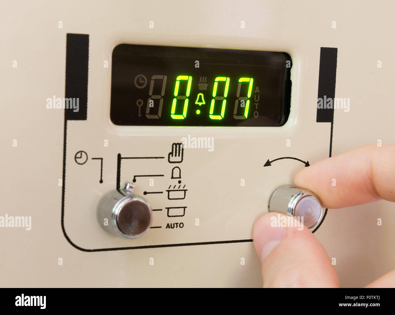 Setting a cooker timer to 7 minutes Stock Photo - Alamy