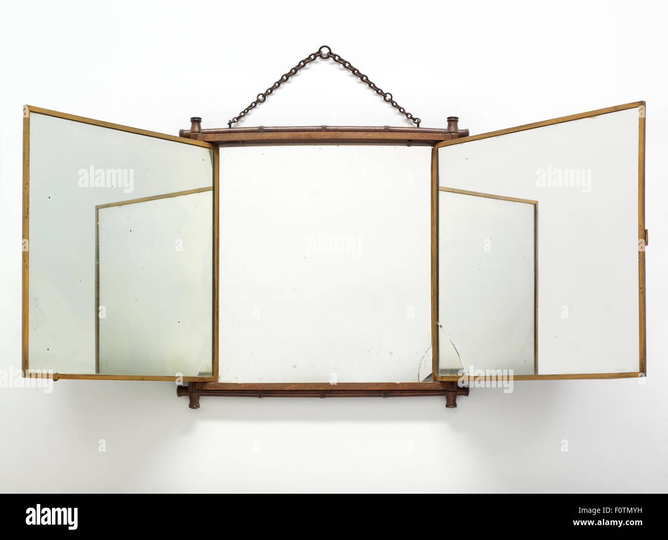 Folding mirrors hi-res stock photography and images - Alamy