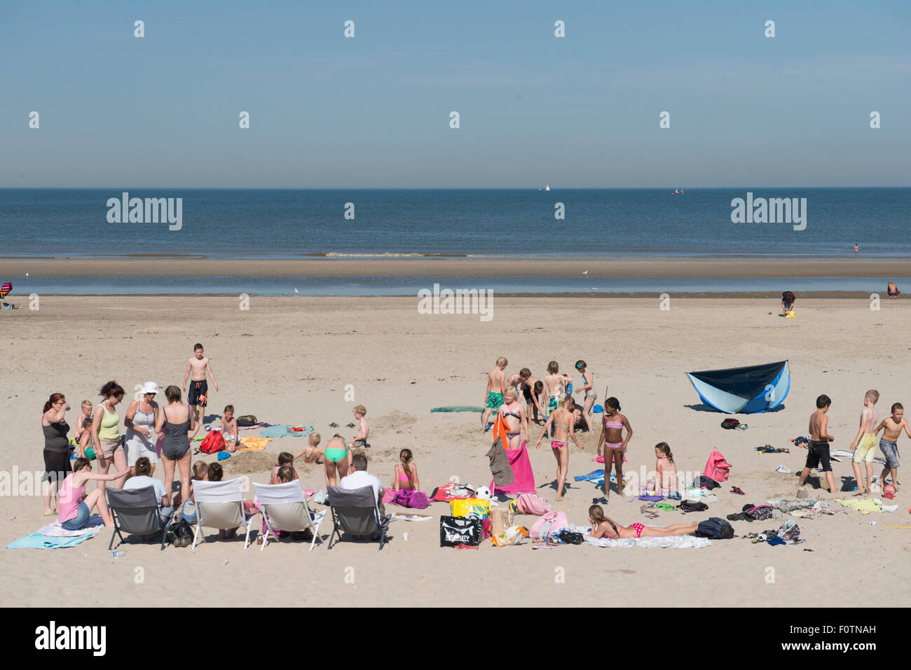 Holidaymakers hi-res stock photography and images - Alamy