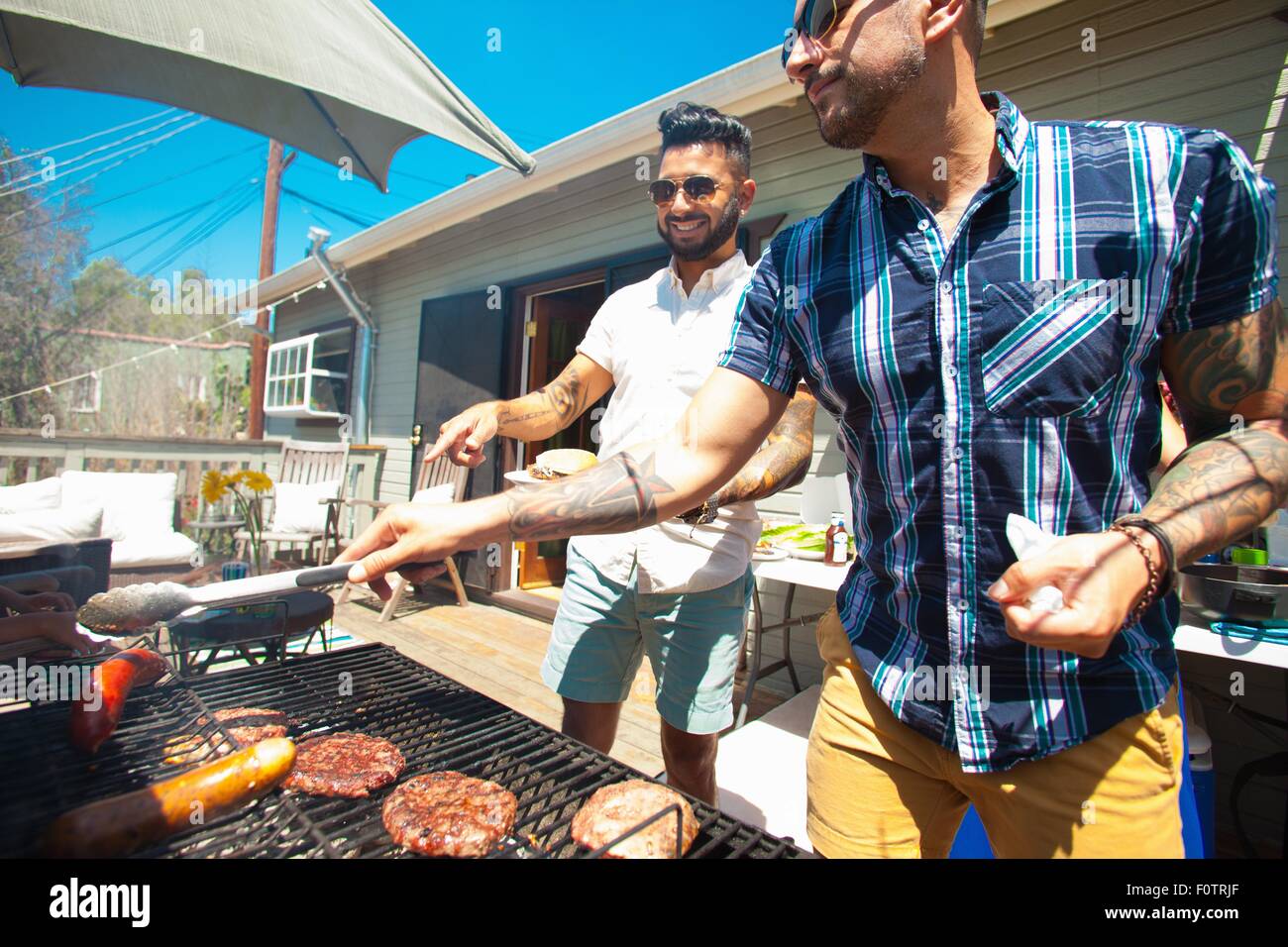 Barbecuing hi-res stock photography and images - Alamy