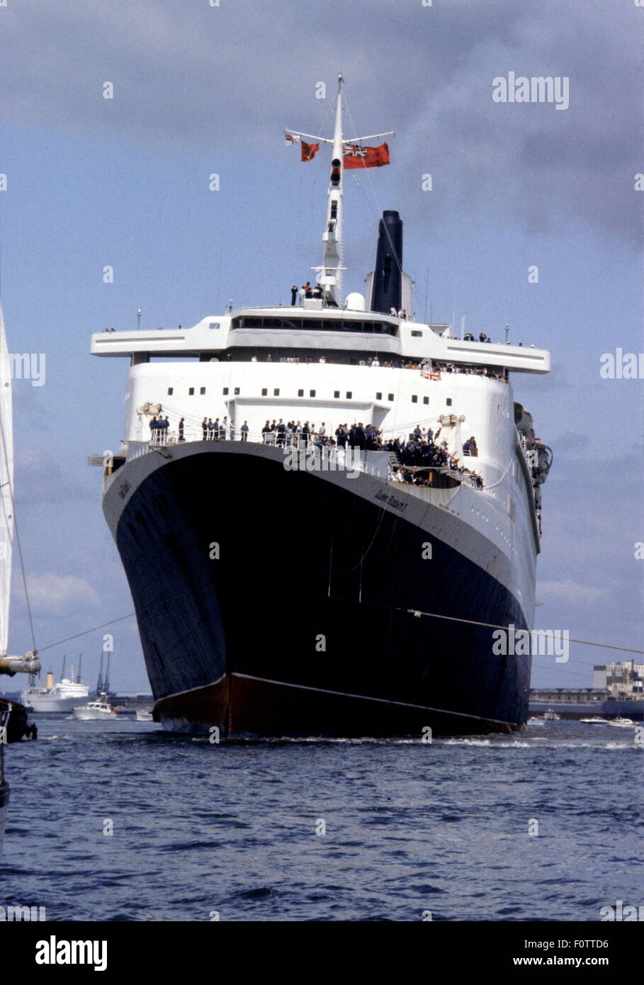 Qe2 1982 hi-res stock photography and images - Alamy
