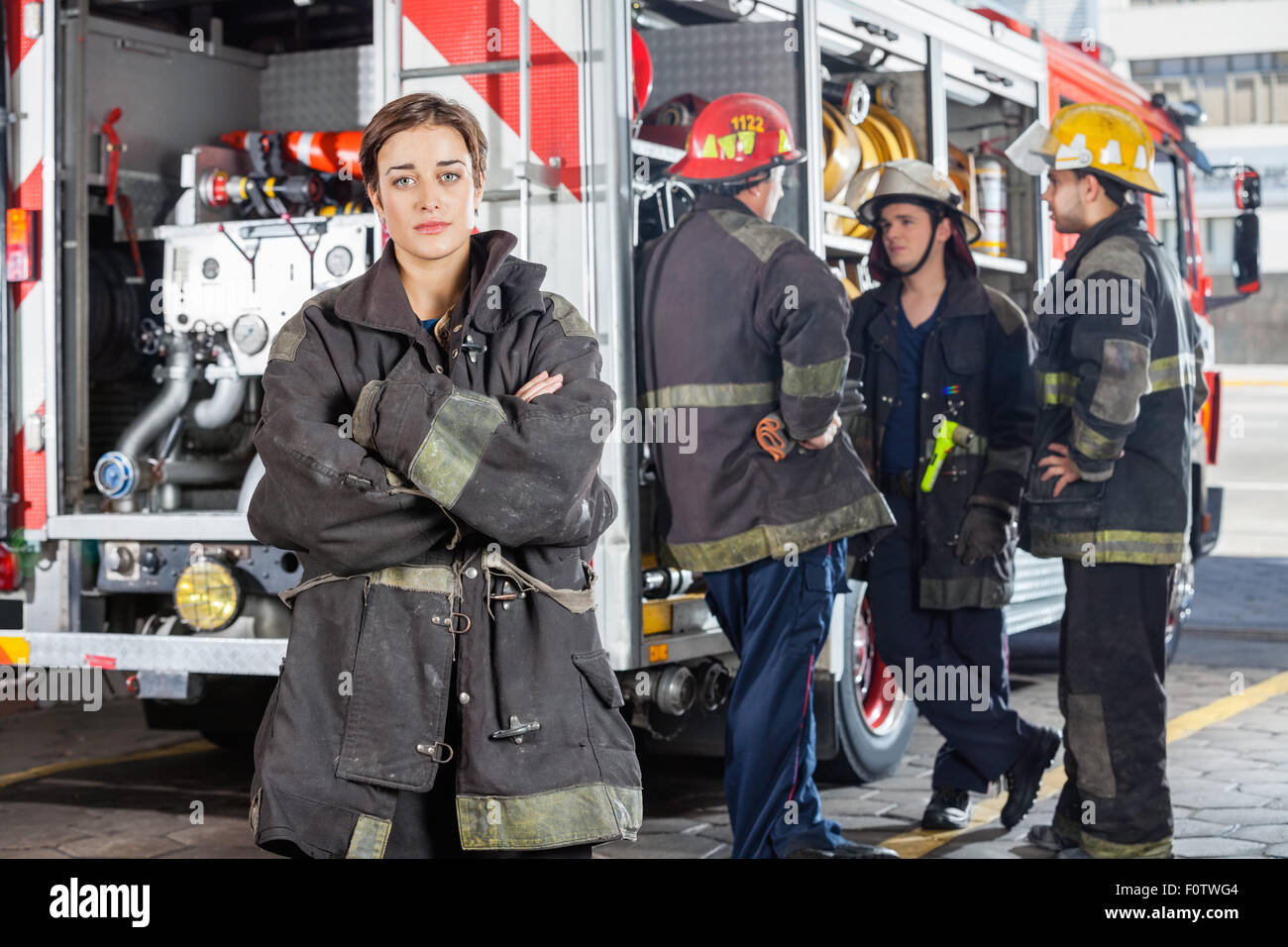 Firewoman hi-res stock photography and images - Alamy