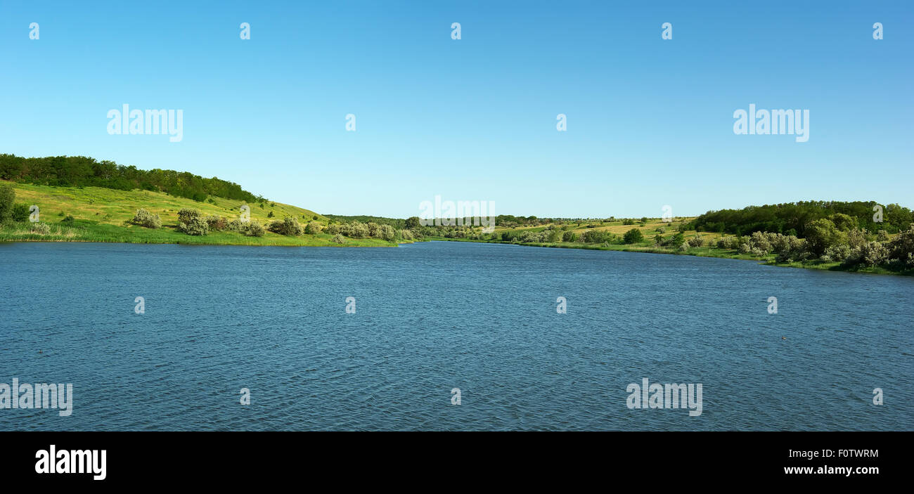 Green hills and water hi-res stock photography and images - Alamy