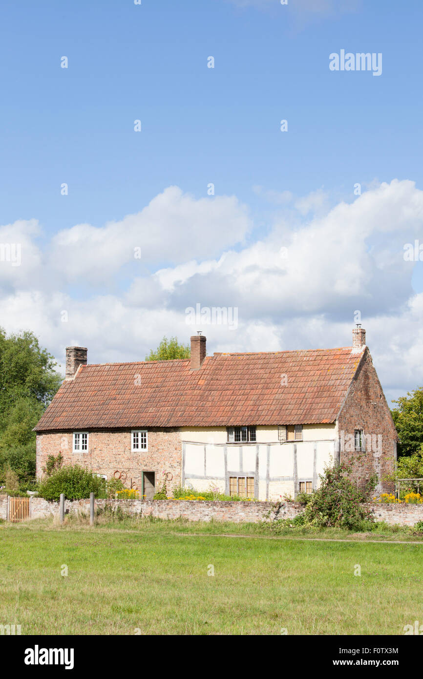 Cottages in frampton on severn hi-res stock photography and images - Alamy
