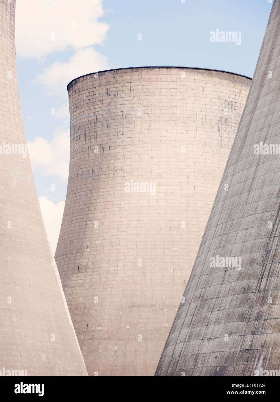Cooling towers england hi-res stock photography and images - Alamy