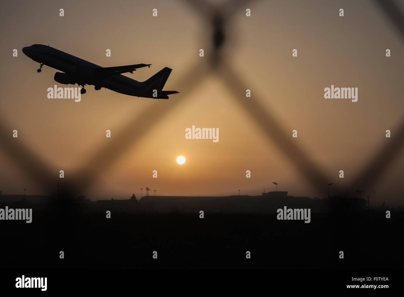 Plane taking off sunset hi-res stock photography and images - Alamy