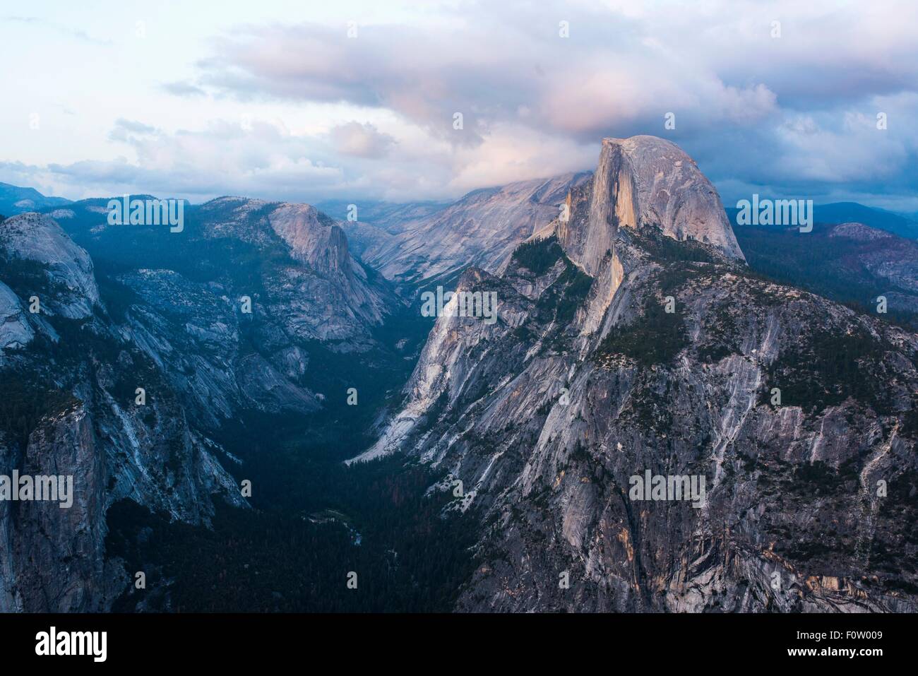 Elevated view beautiful yosemite hi-res stock photography and images ...
