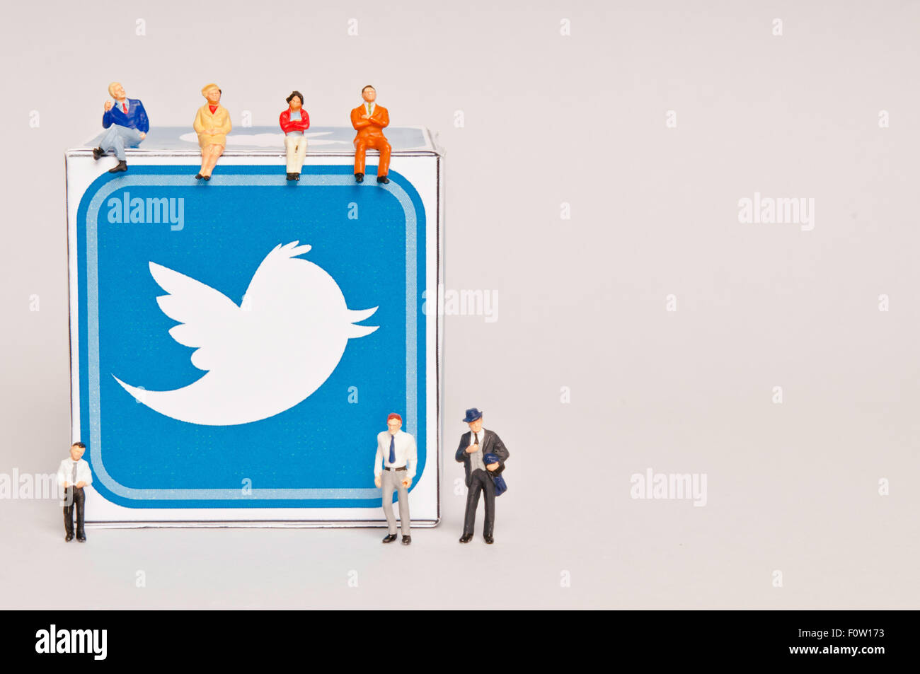 Social media connections twitter hi-res stock photography and images ...