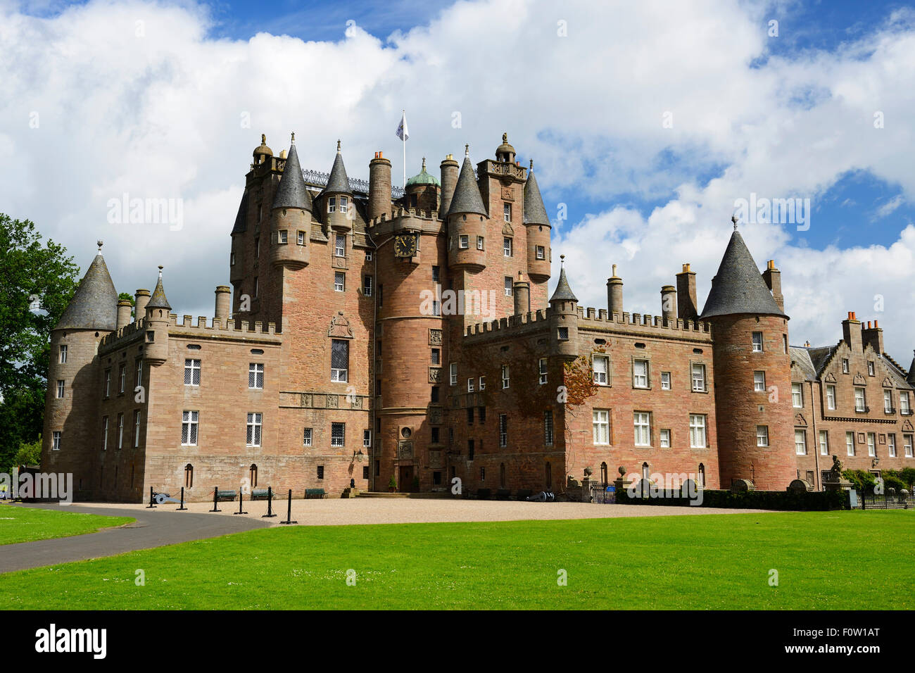 Glamis castle angus scotland hi-res stock photography and images - Alamy