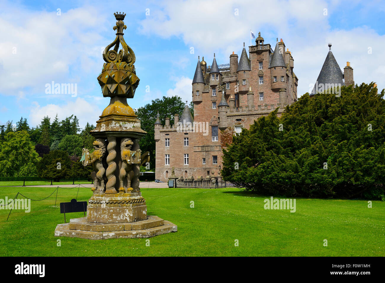 Glamis castle angus scotland hi-res stock photography and images - Alamy
