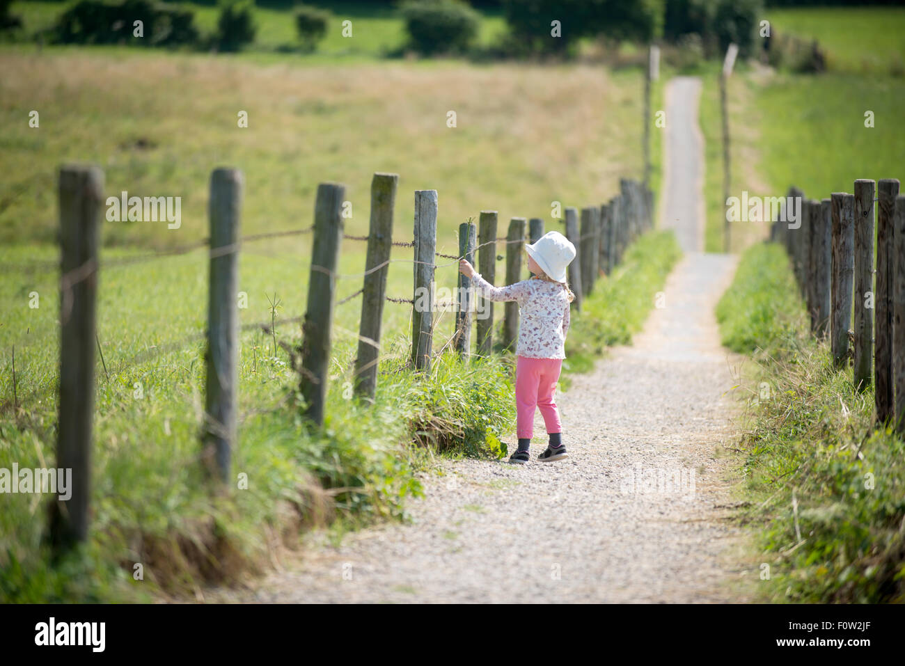 Pathway looking at white fence hi-res stock photography and images - Alamy