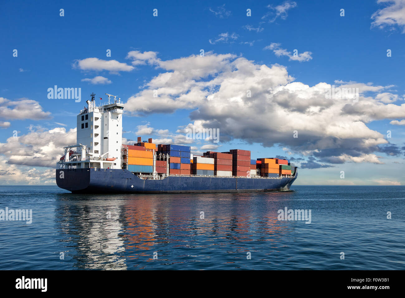 Shipping container at sea hi-res stock photography and images - Alamy