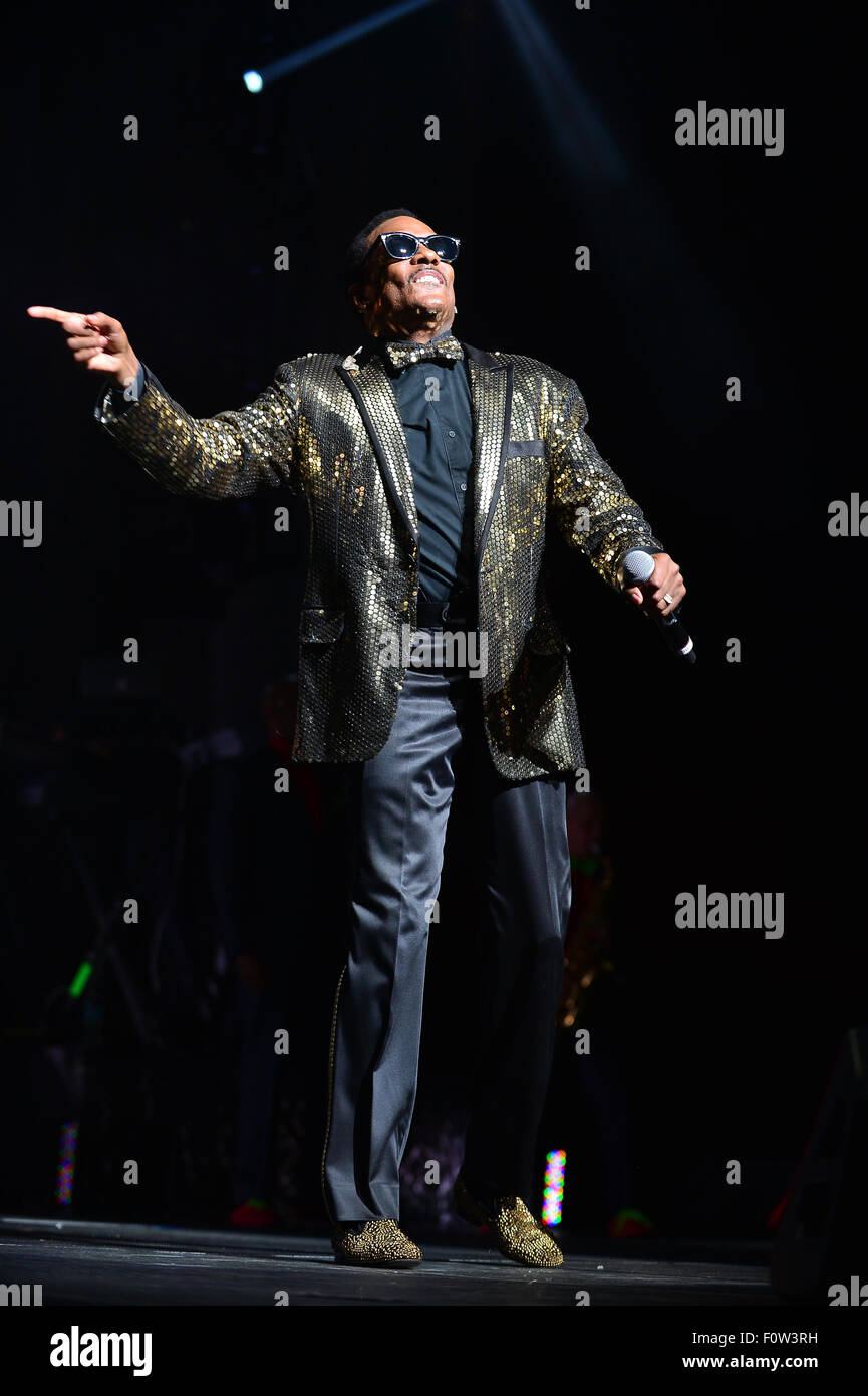 Charlie Wilson performs at the AmericanAirlines Arena Featuring ...