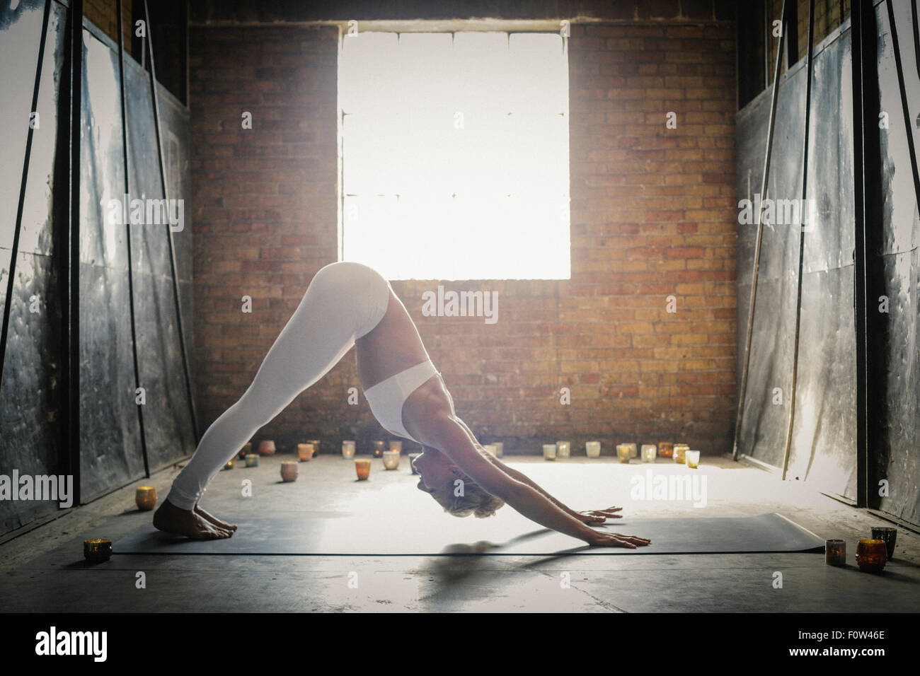 Crouching stretch hi-res stock photography and images - Alamy