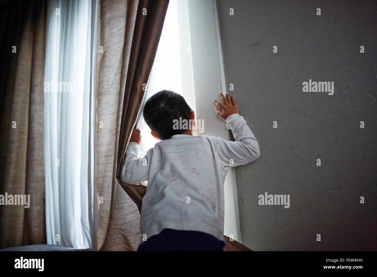 Boy point out hi-res stock photography and images - Alamy