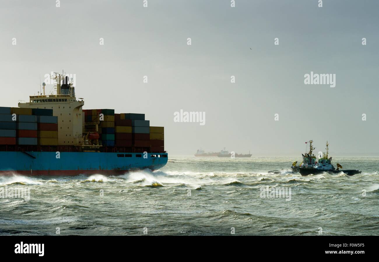 Ship run aground hi-res stock photography and images - Alamy