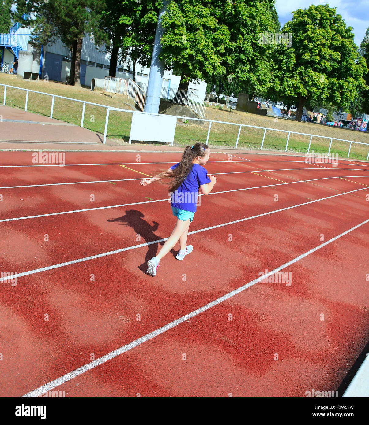 Kids stadium hi-res stock photography and images - Alamy