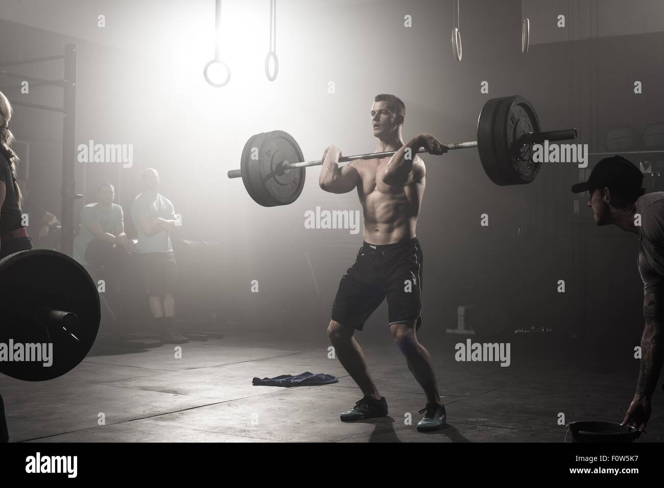 Lifting of heavy weights hi-res stock photography and images - Alamy