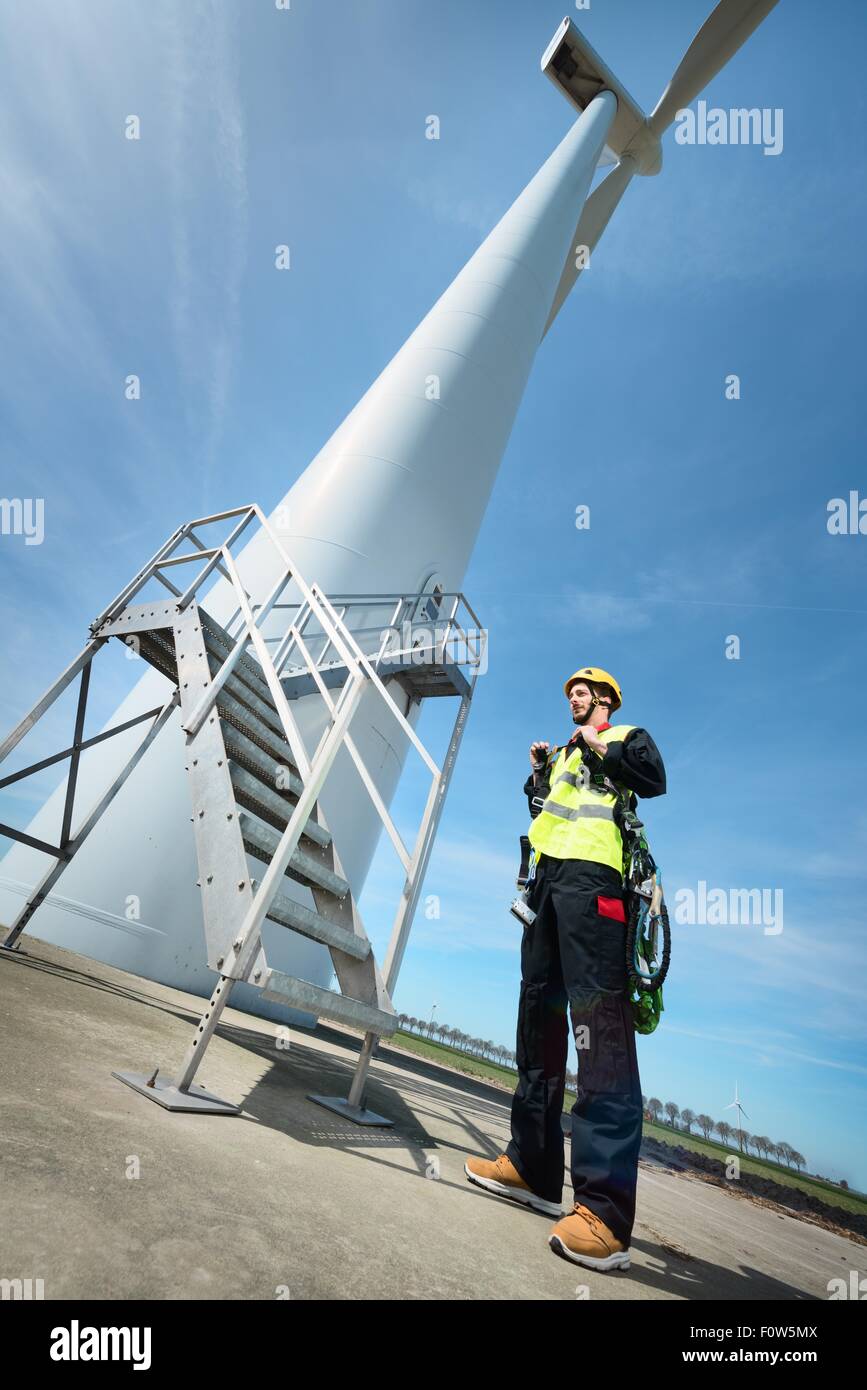 Wind power worker hi-res stock photography and images - Alamy