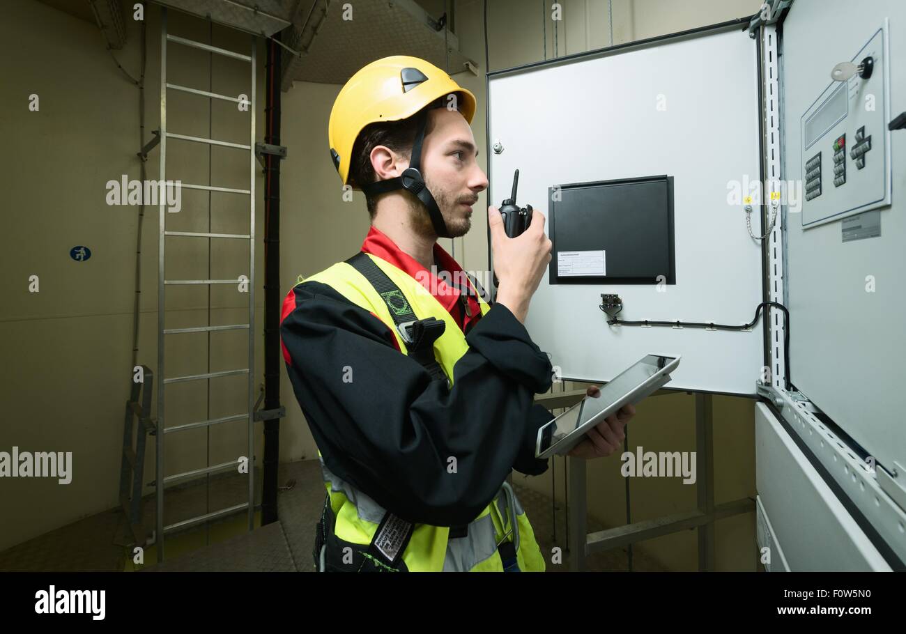 Maintenance worker hi-res stock photography and images - Alamy