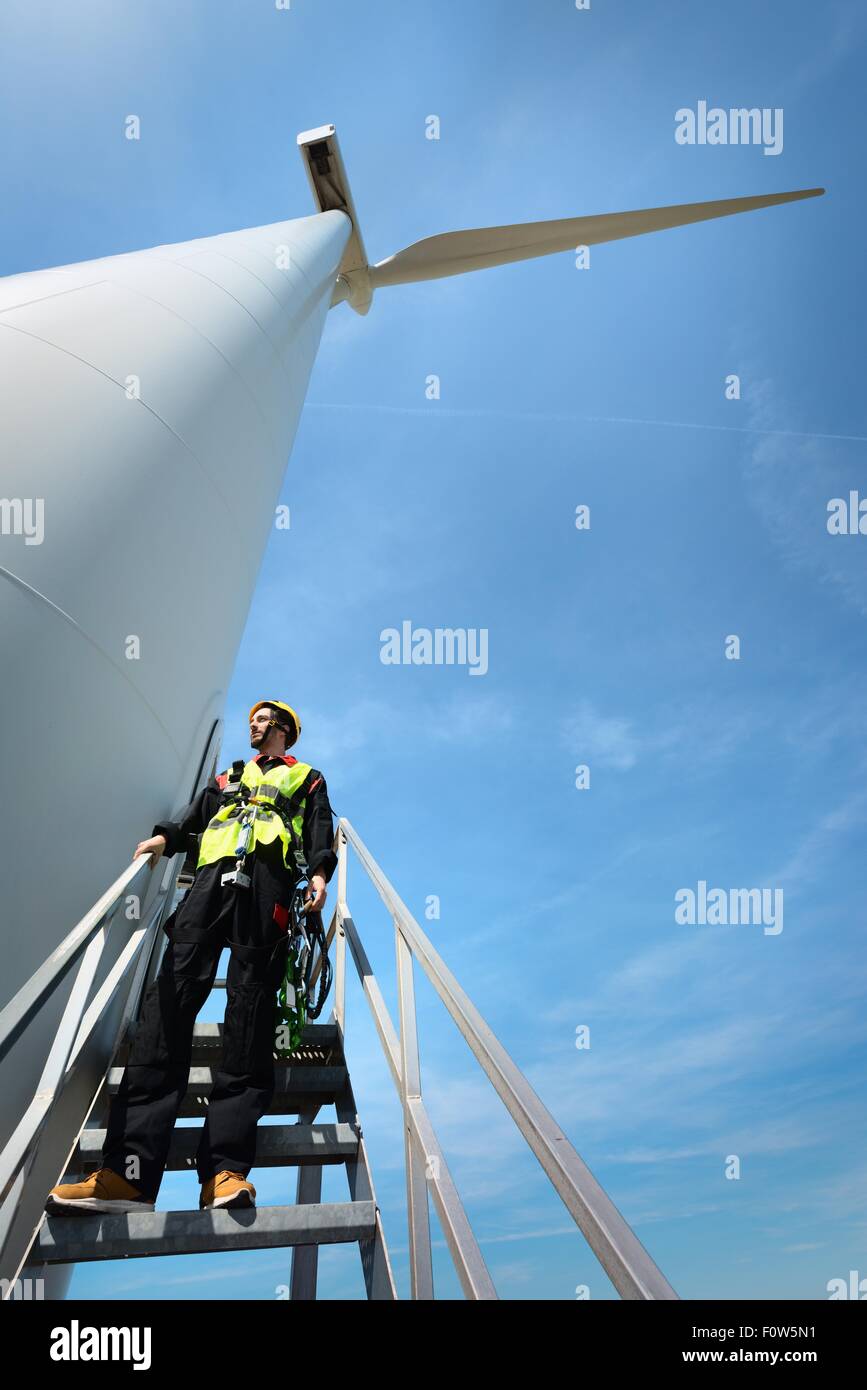 Person working on wind turbine hi-res stock photography and images - Alamy