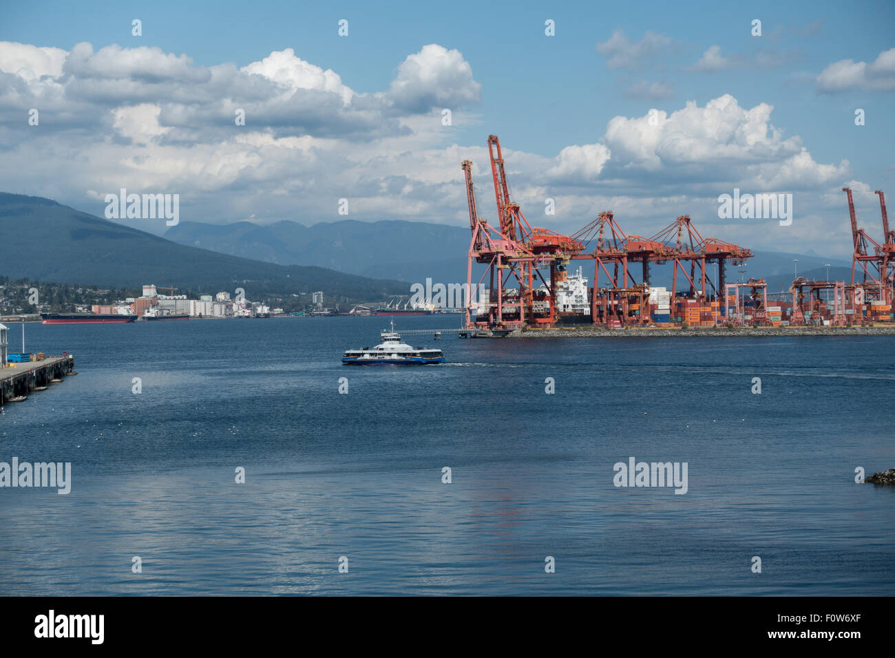 Port docks container hi-res stock photography and images - Alamy