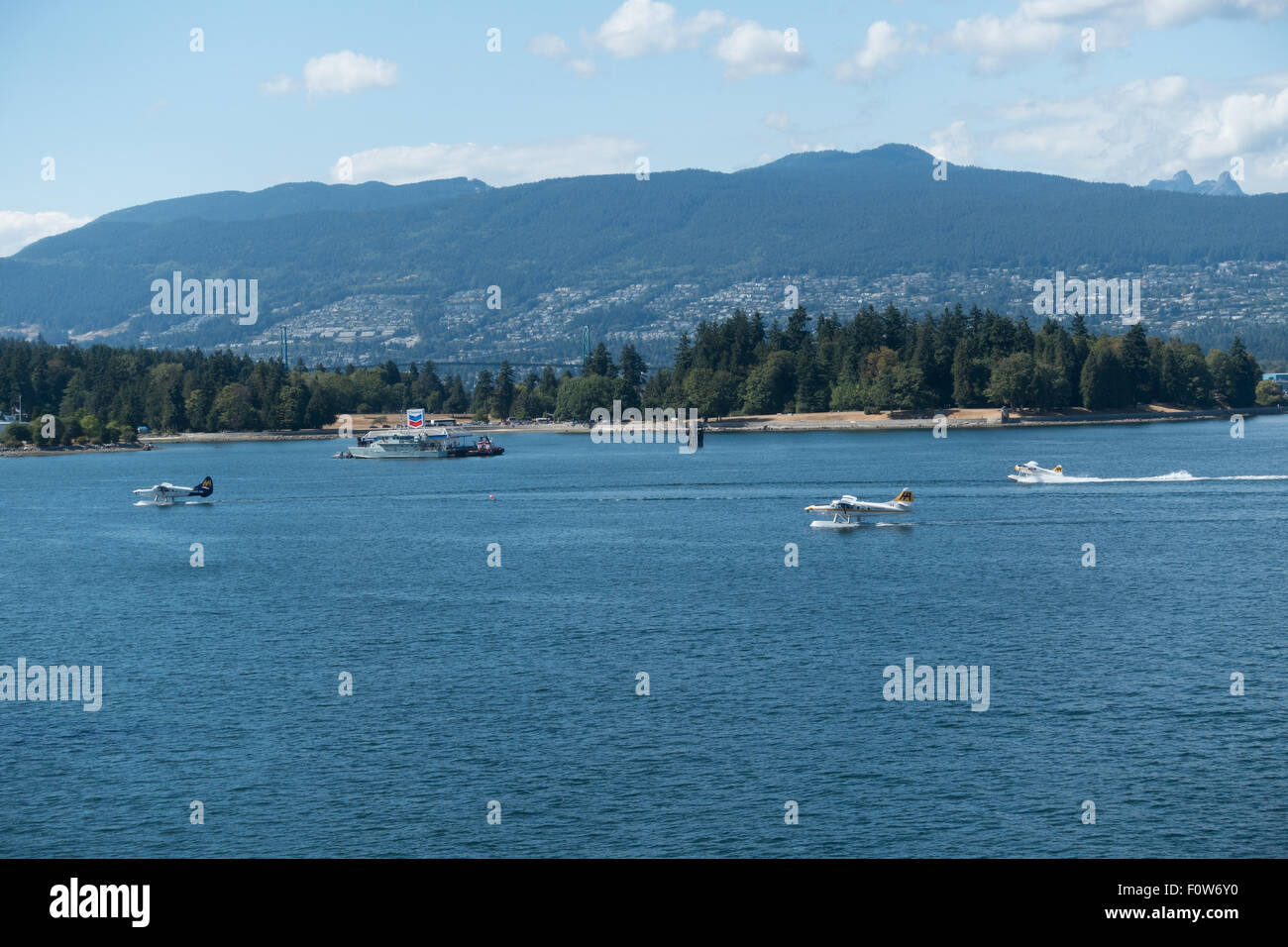 Vancouver harbour, Burrard Inlet with sea planes and marine craft Stock ...
