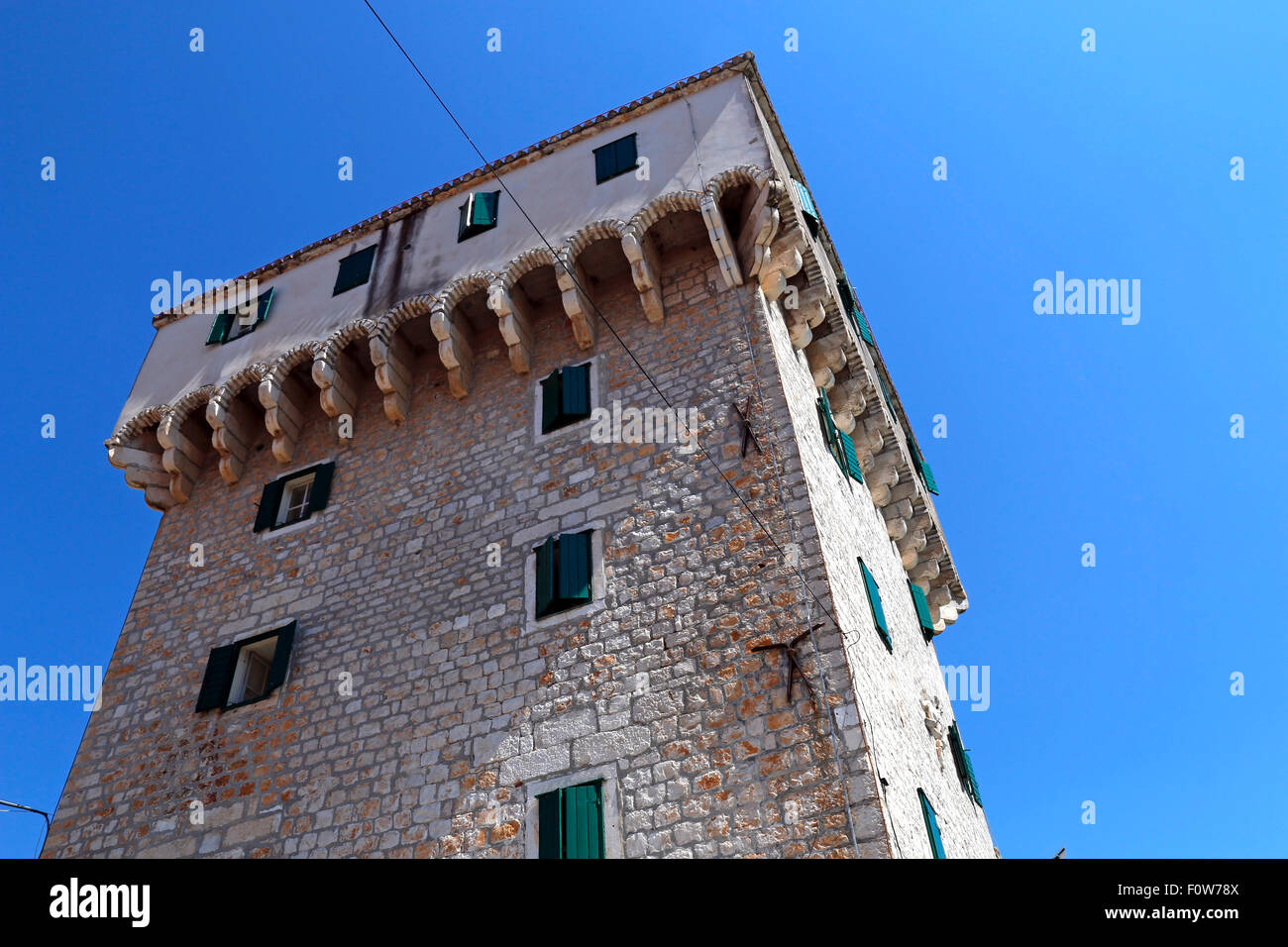Castle medieval old tower stone hi-res stock photography and images - Alamy