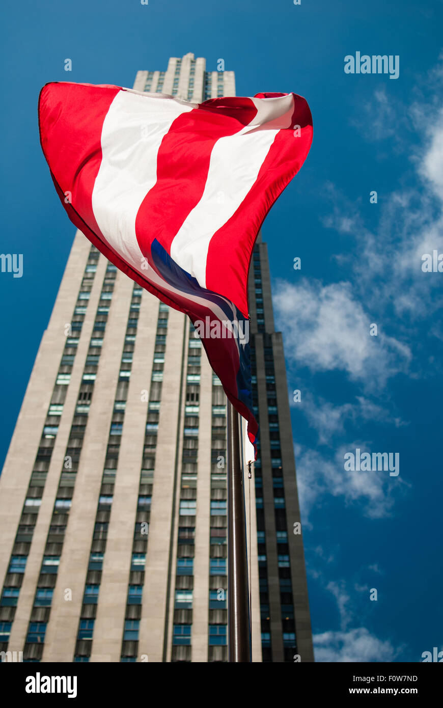 Red skyscraper hi-res stock photography and images - Alamy