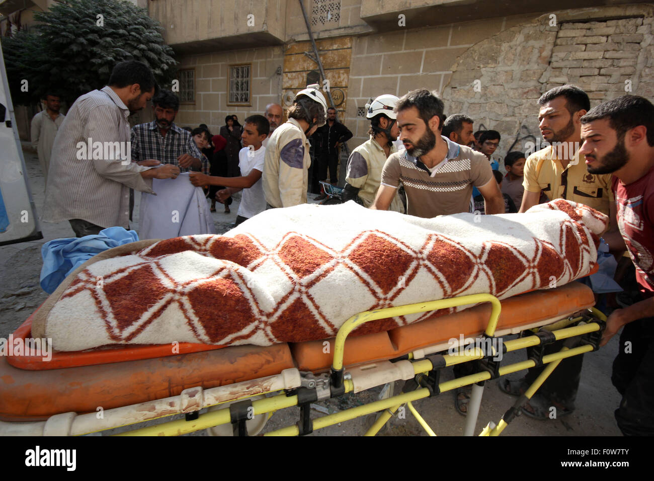 Syrians carry a body of a man hi-res stock photography and images - Alamy