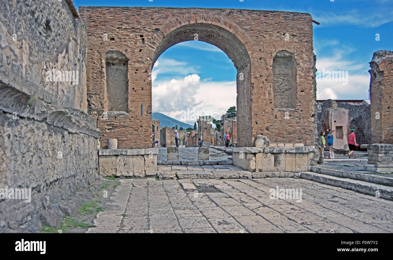 Celebratory Arch, Forum Square, Pompeii, Ruin, Amalfi Coast, Campania ...
