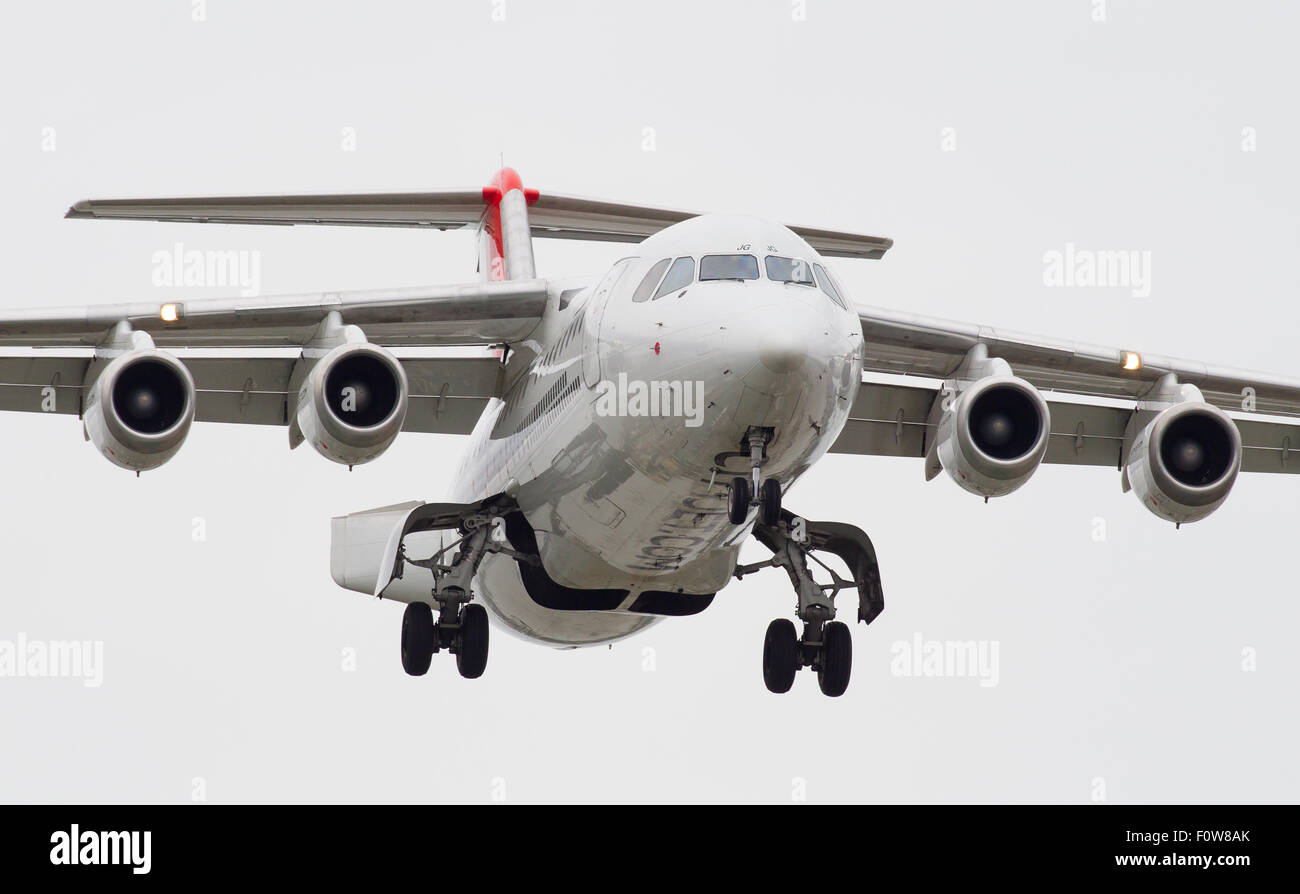Avro rj85 hi-res stock photography and images - Alamy