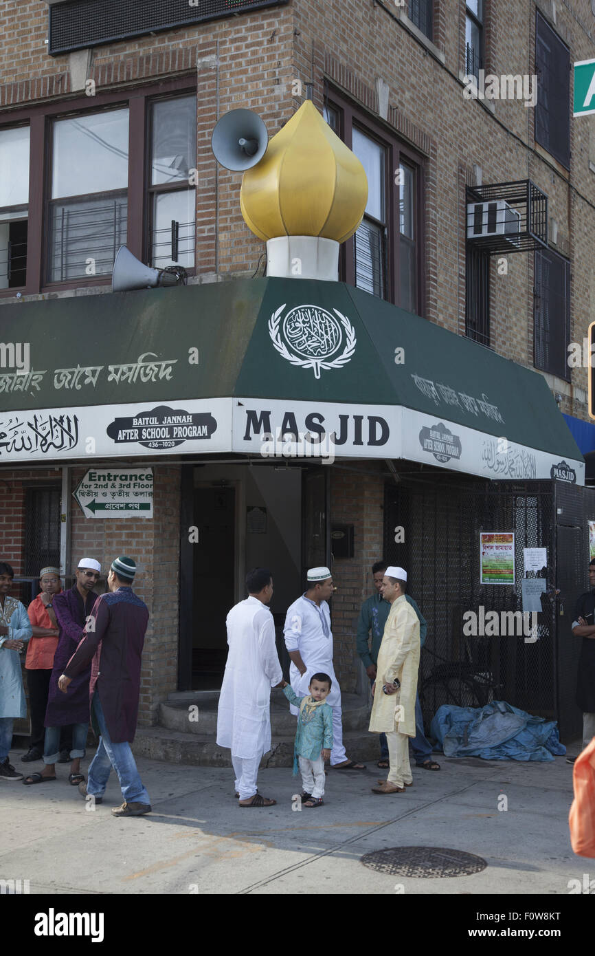 Muslims pray outside a mosque in Kensington, Brooklyn, NY for "Eid al ...