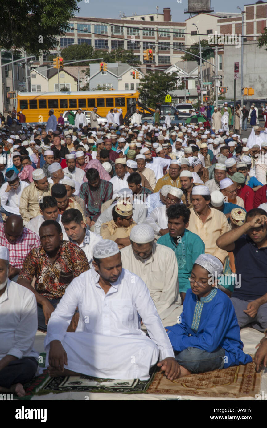 Muslims pray outside a mosque in Kensington, Brooklyn, NY for "Eid al ...